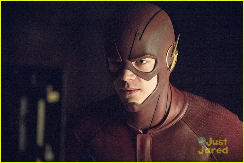 Team Arrow Gets Some Help From The Flash On Tonight's 'Arrow' Season ...