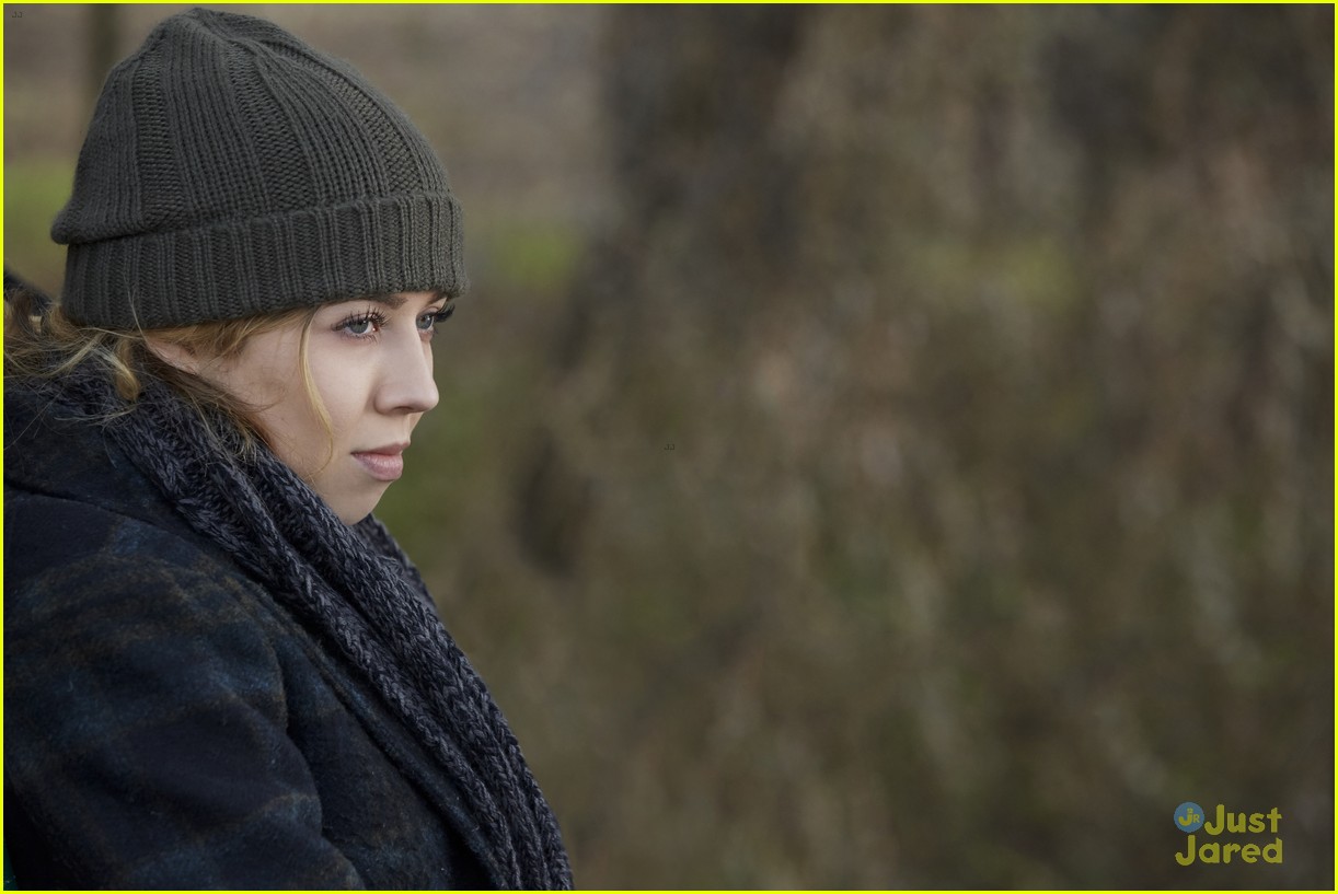 Jennette McCurdy Shows Off Her Darker Side in First Official 'Between ...