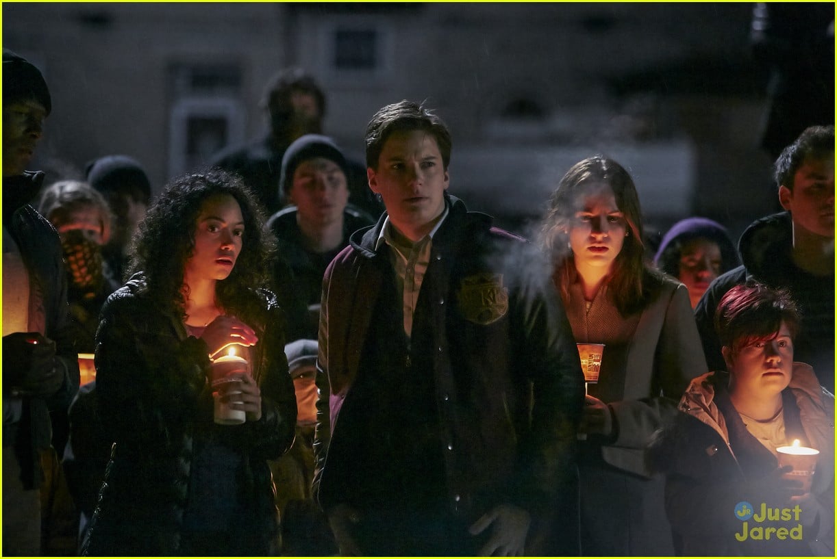 Jennette McCurdy Shows Off Her Darker Side in First Official 'Between ...