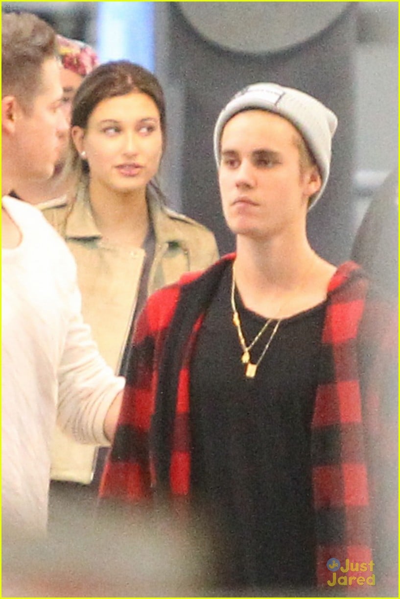 Justin Bieber Sings Boyz II Men Again For Engaged Couple (Video ...