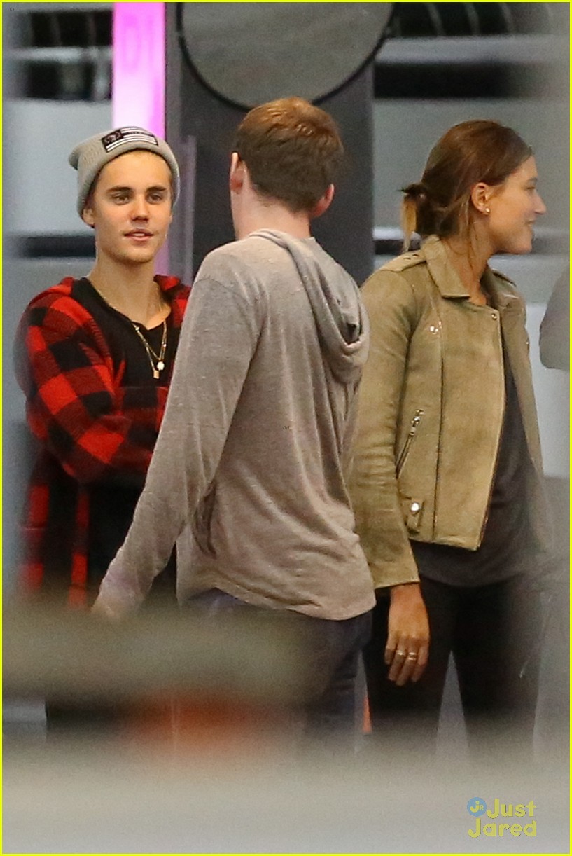 Justin Bieber Sings Boyz II Men Again For Engaged Couple (Video ...