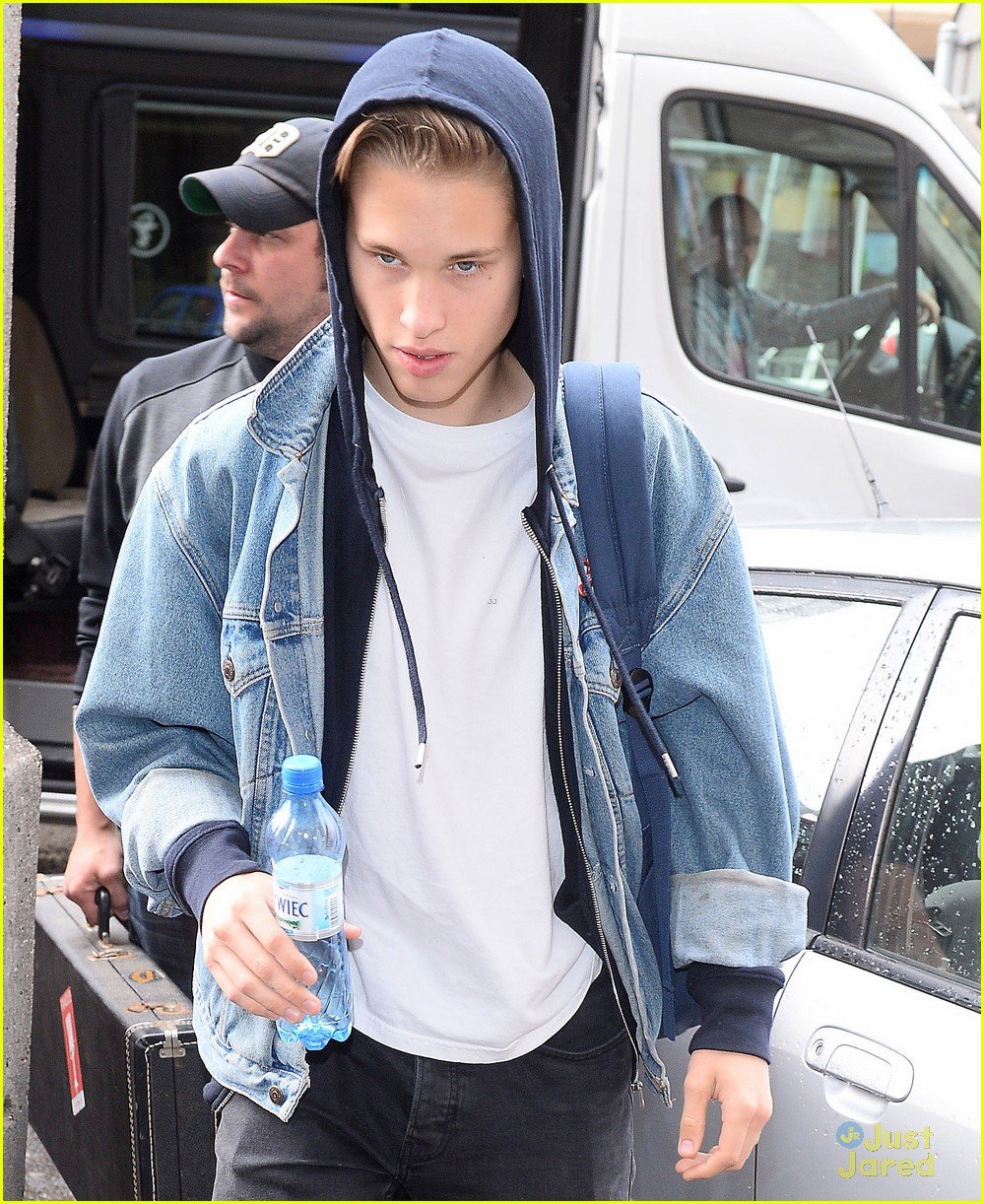 Cody Simpson Says Hanging Out on Tour With Gigi Hadid is Fun! | Photo ...