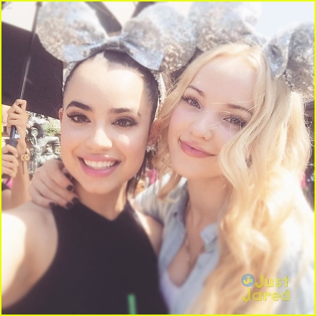 Dove Cameron & Sofia Carson Meet Their 'Descendants' Parents at Walt ...