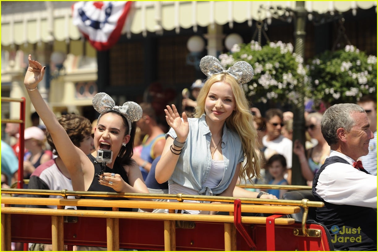 Dove Cameron & Sofia Carson Meet Their 'Descendants' Parents at Walt ...