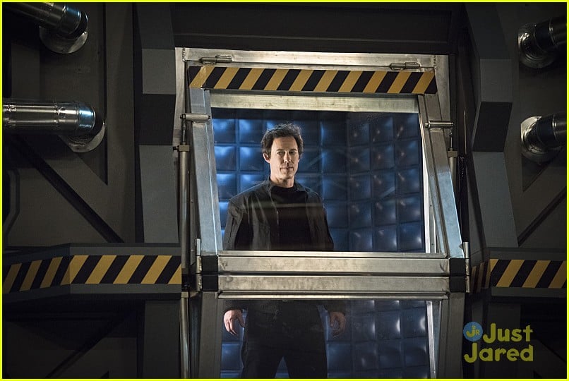 Barry Tries to Change the Past on Tonight's Epic Season Finale of 'The ...