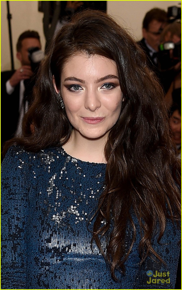 Lorde Looks Like Royalty at Met Gala 2015! | Photo 808554 - Photo ...
