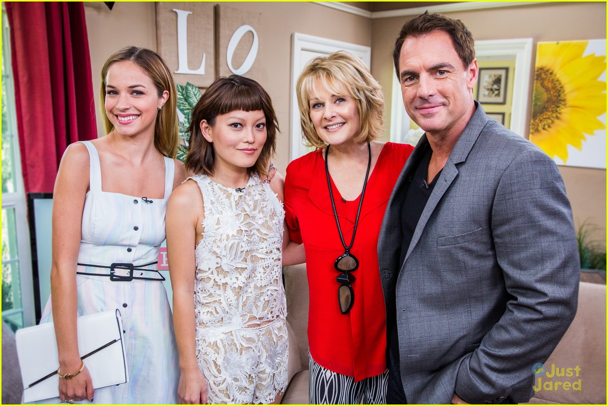 Hana Mae Lee & Alexis Knapp Promote 'Pitch Perfect 2' On Hallmark's ...