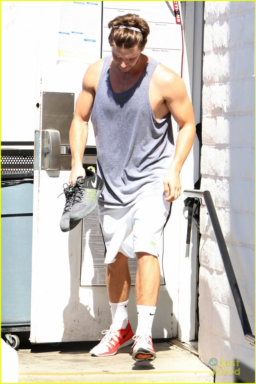 Patrick Schwarzengger Puts His Giant Muscles On Display After Working ...