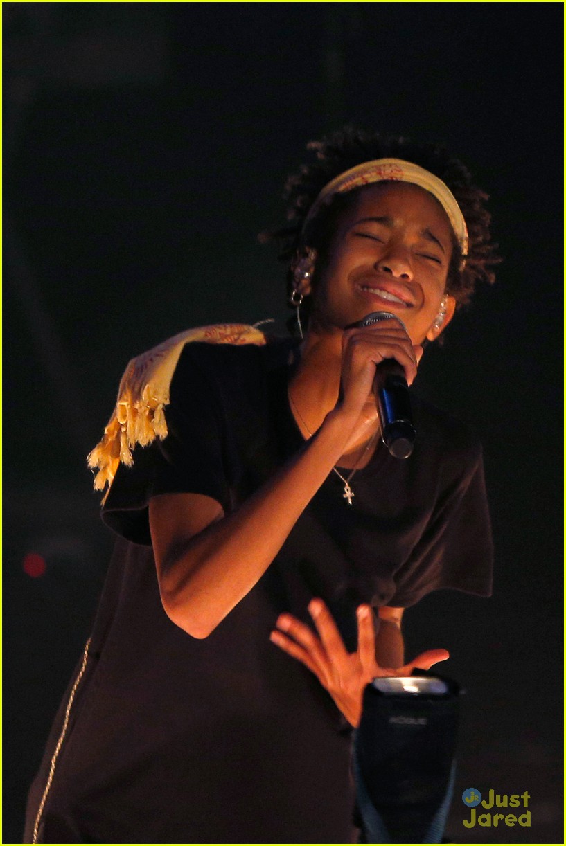 Shirtless Jaden Smith & Sis Willow Impress Concert Goers in Paris ... Shirtless Jaden Smith & Sis Willow Impress Concert Goers in Paris ...