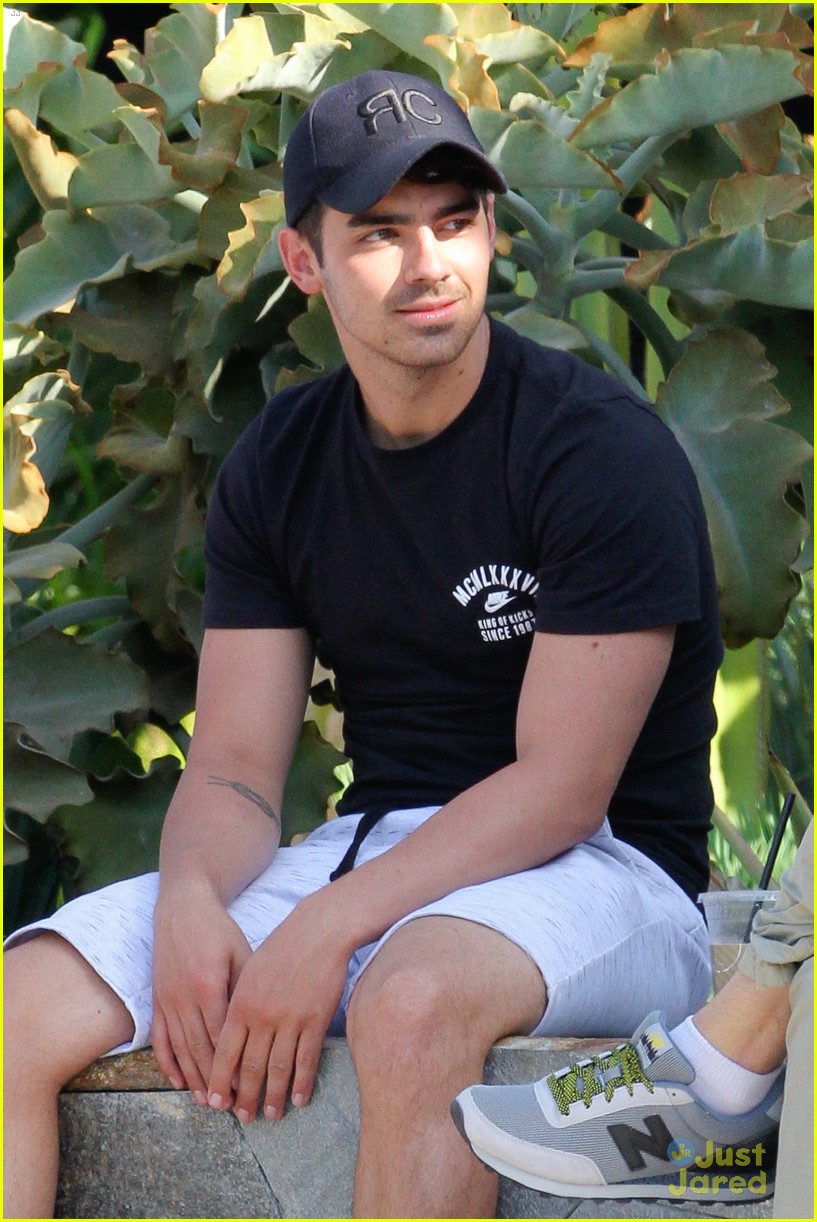 Joe Jonas Makes Funny Faces for the Camera | Photo 811831 - Photo ...