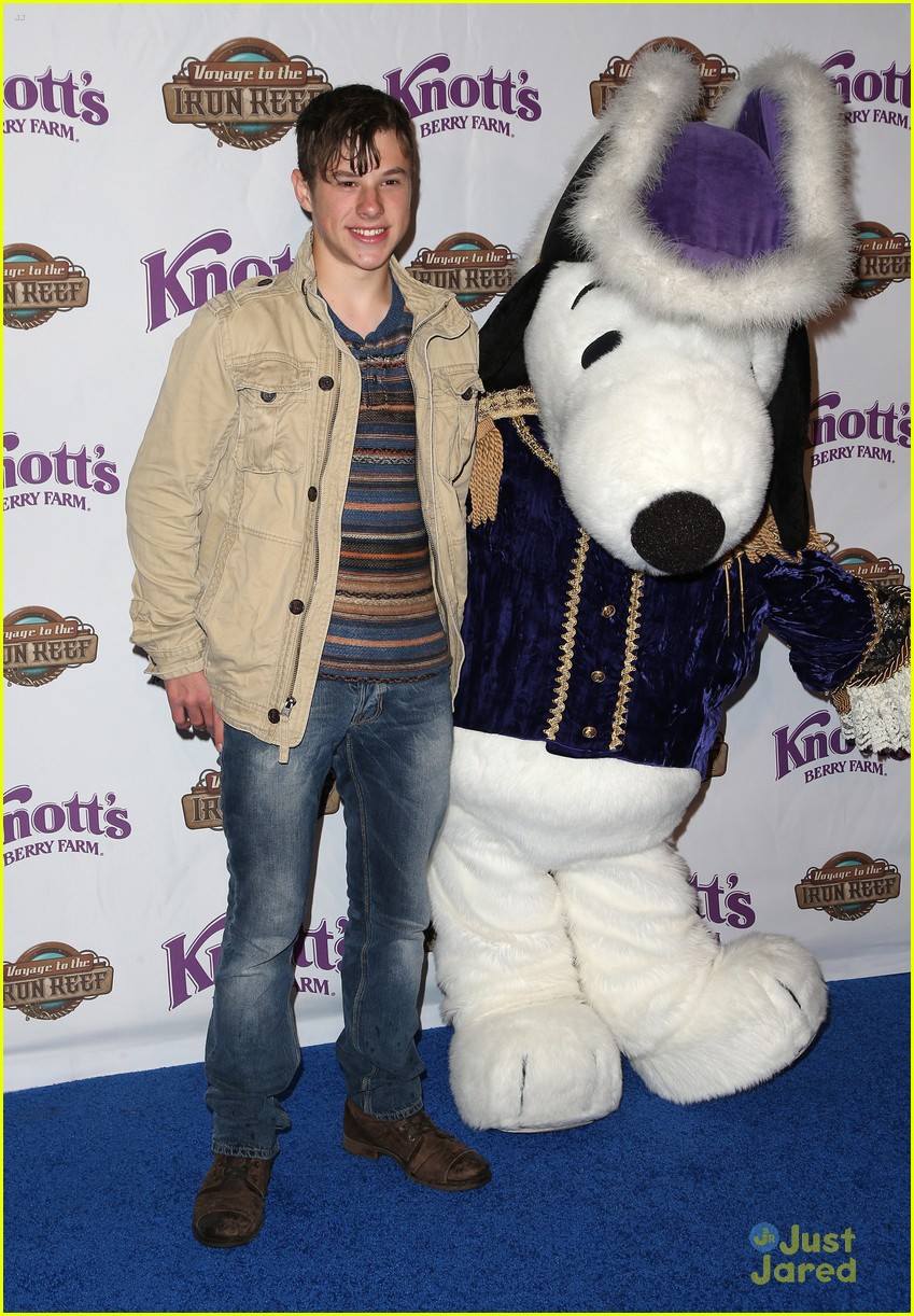 Gavin MacIntosh & Hayden Byerly Brave The Rain For Knott's Berry Farm ...