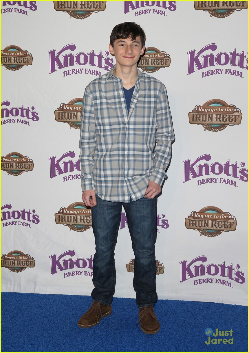 Gavin MacIntosh & Hayden Byerly Brave The Rain For Knott's Berry Farm ...