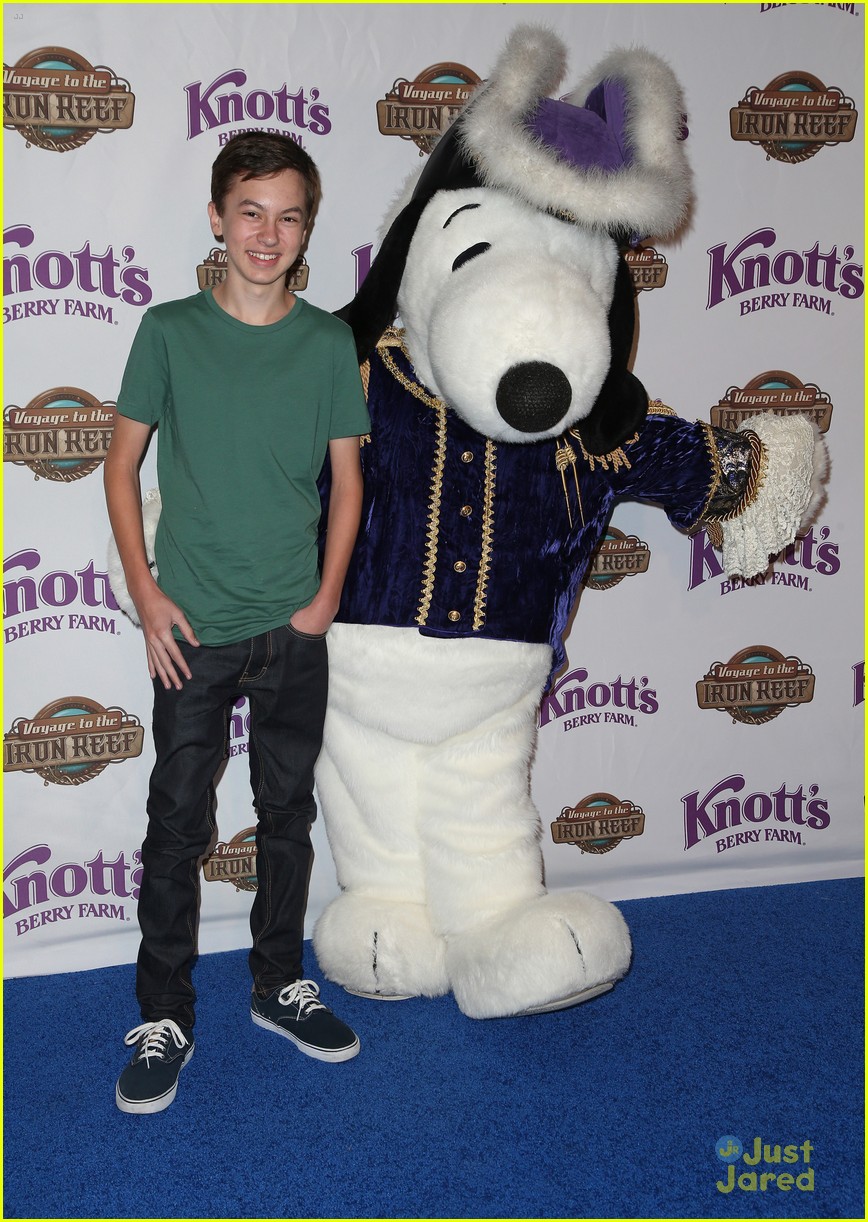 Gavin MacIntosh & Hayden Byerly Brave The Rain For Knott's Berry Farm ...