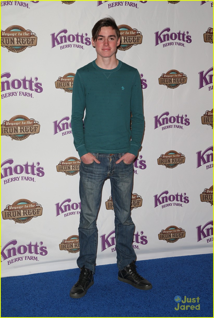 Gavin MacIntosh & Hayden Byerly Brave The Rain For Knott's Berry Farm ...