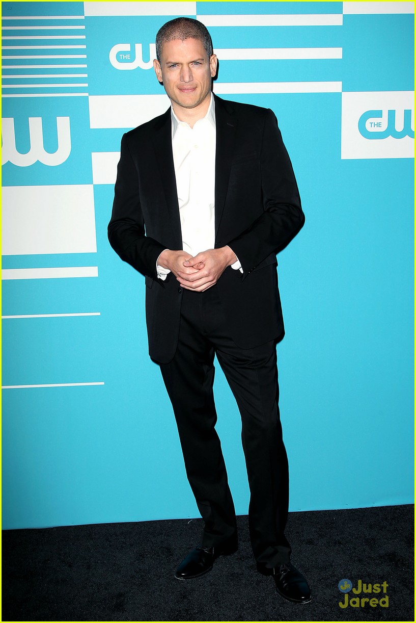 Caity Lotz & Brandon Routh Bring The 'Legends of Tomorrow' To CW ...