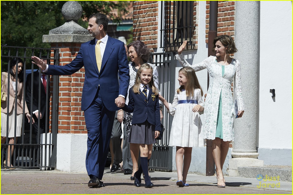 Princess Leonor Of Spain Breaks Tradition For First Communion | Photo ...