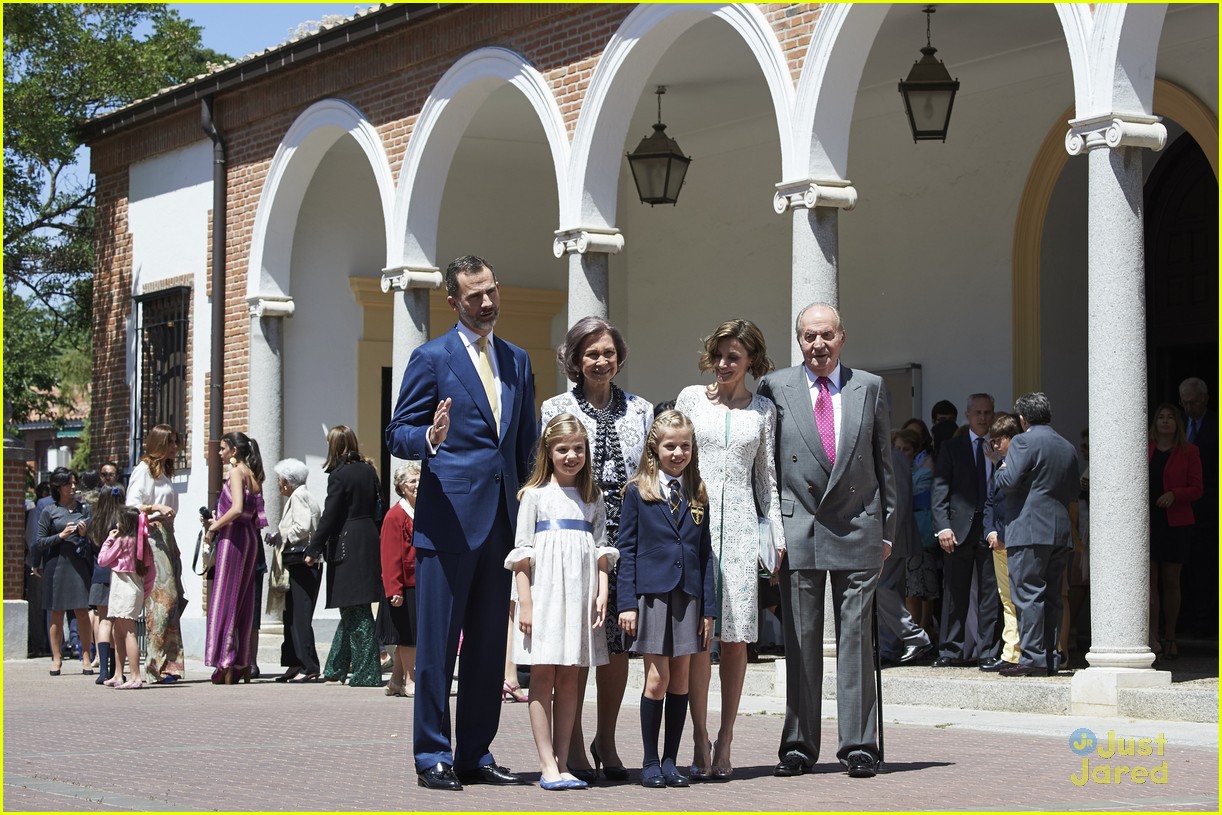 Princess Leonor Of Spain Breaks Tradition For First Communion | Photo ...