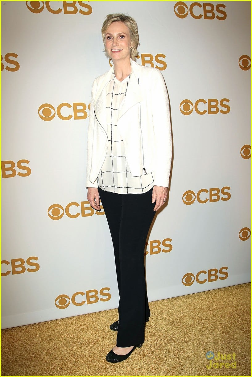 Supergirl's Melissa Benoist Makes Her CBS Debut for Upfront Week ...