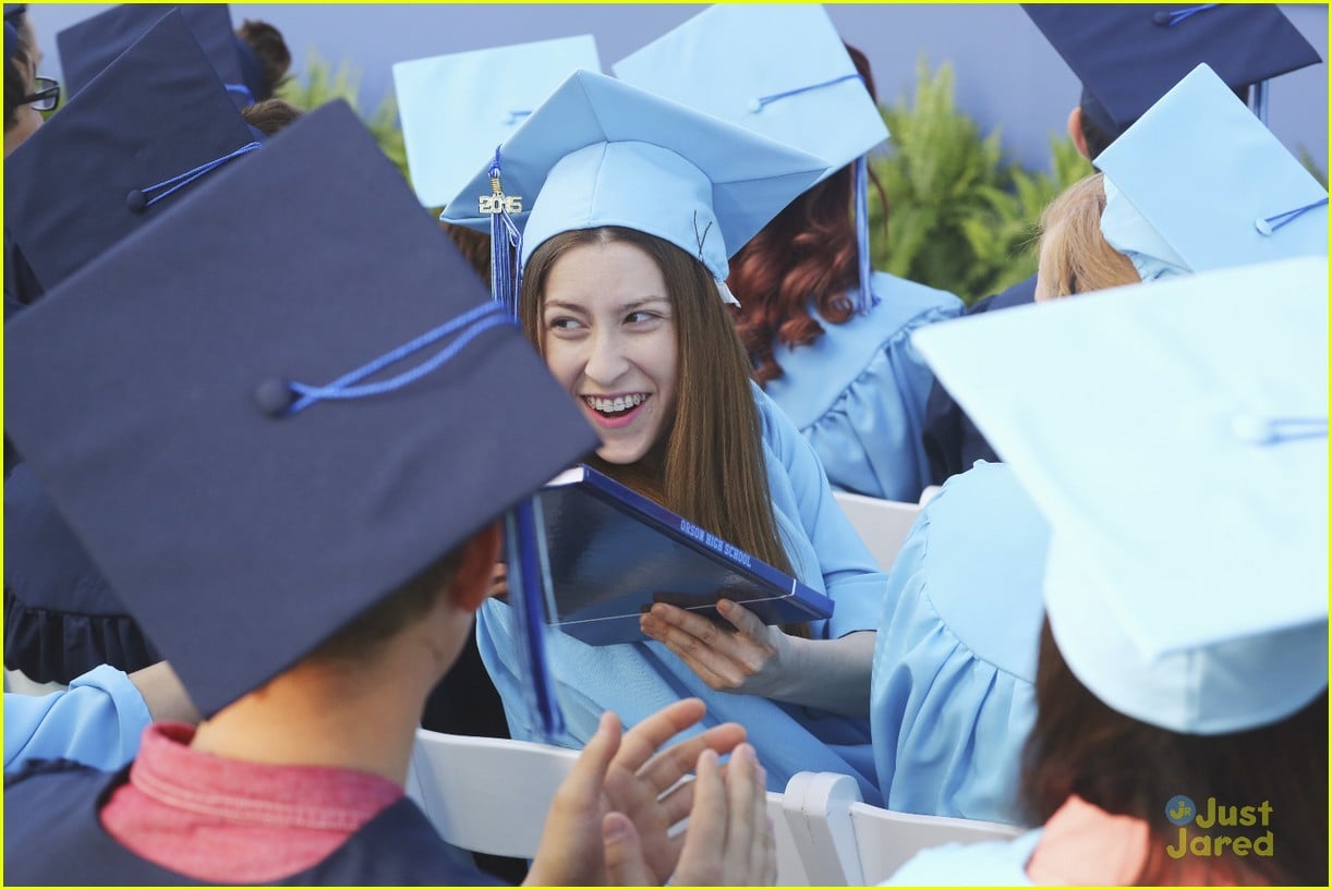 Sue Graduates On Tonight's 'The Middle' Season Finale! | Photo 812077 ...