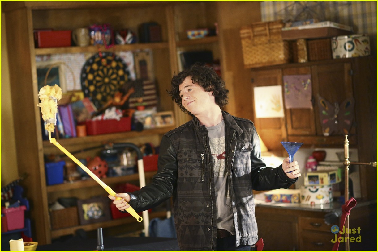 Sue Graduates On Tonight's 'The Middle' Season Finale! | Photo 812085 ...