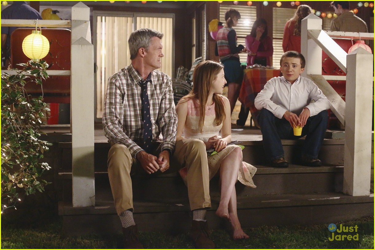 Sue Graduates On Tonight's 'The Middle' Season Finale! | Photo 812088 ...