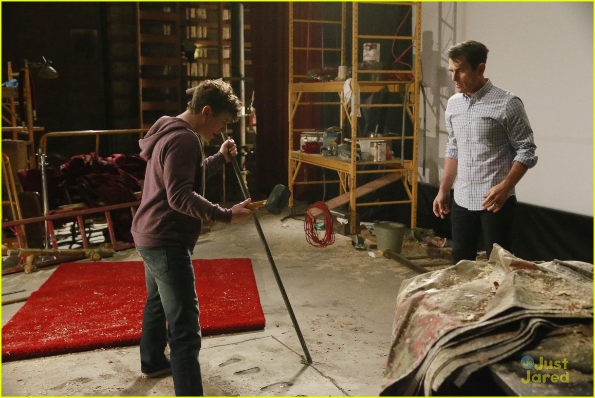 Full Sized Photo of modern family alex senior ditch day stills 19 ...