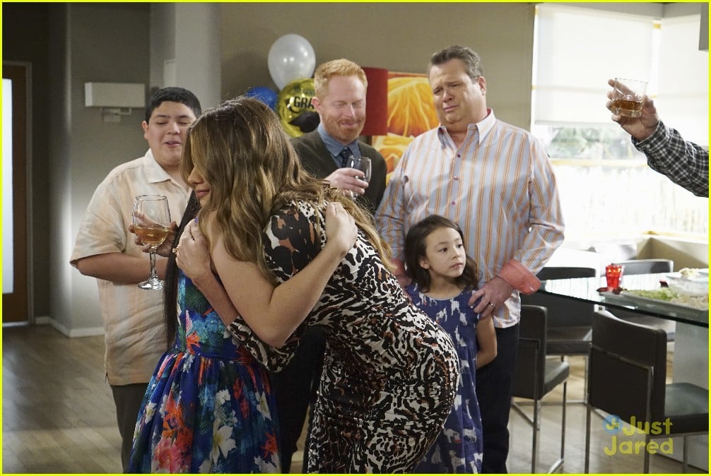 Will Haley Confess Her Feelings For Andy on 'Modern Family' Tonight ...