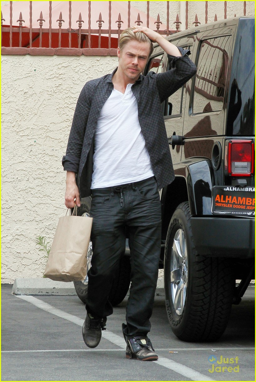 Derek Hough Backs Nastia Liukin After DWTS Video Package: 'She's ...