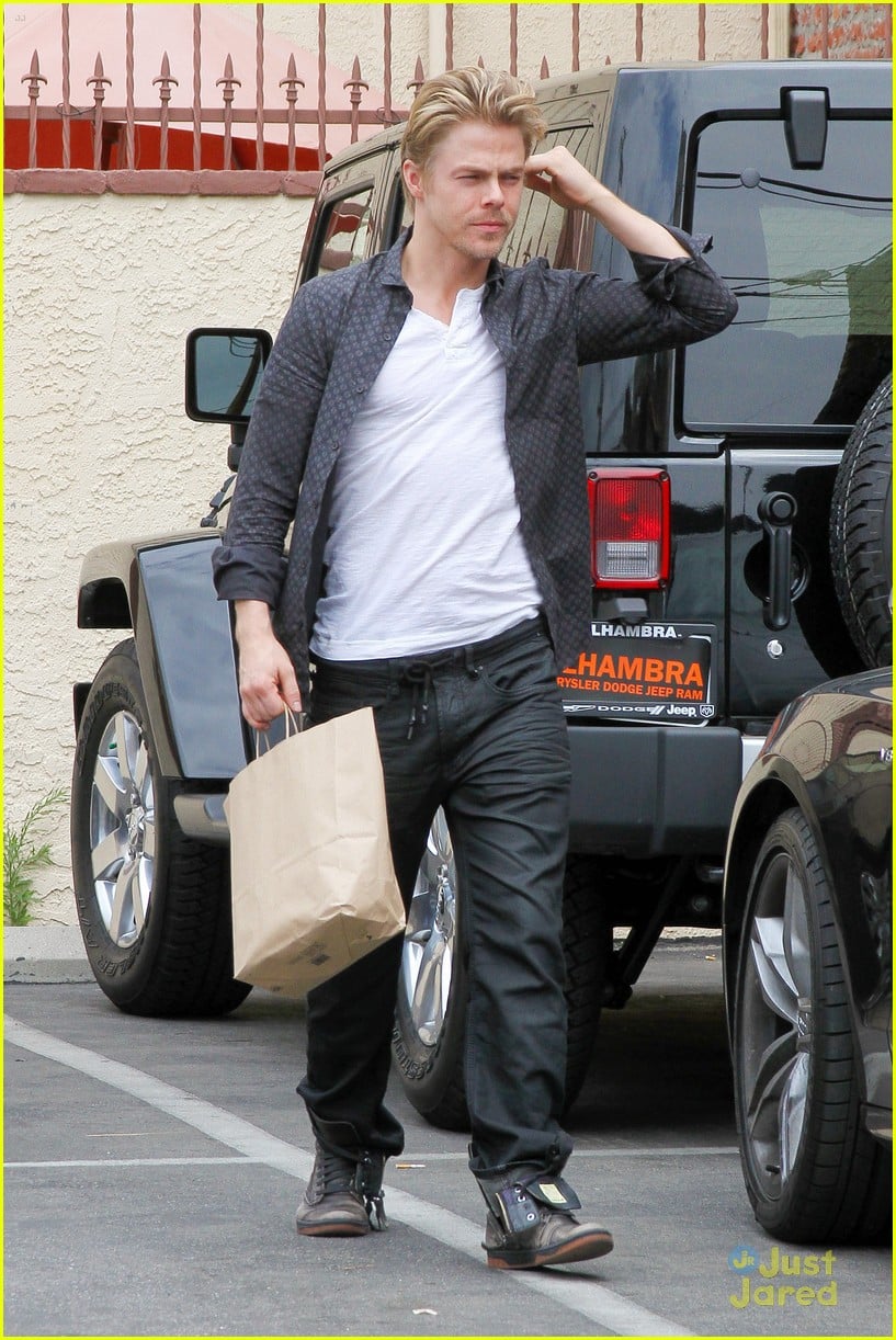 Derek Hough Backs Nastia Liukin After DWTS Video Package: 'She's ...