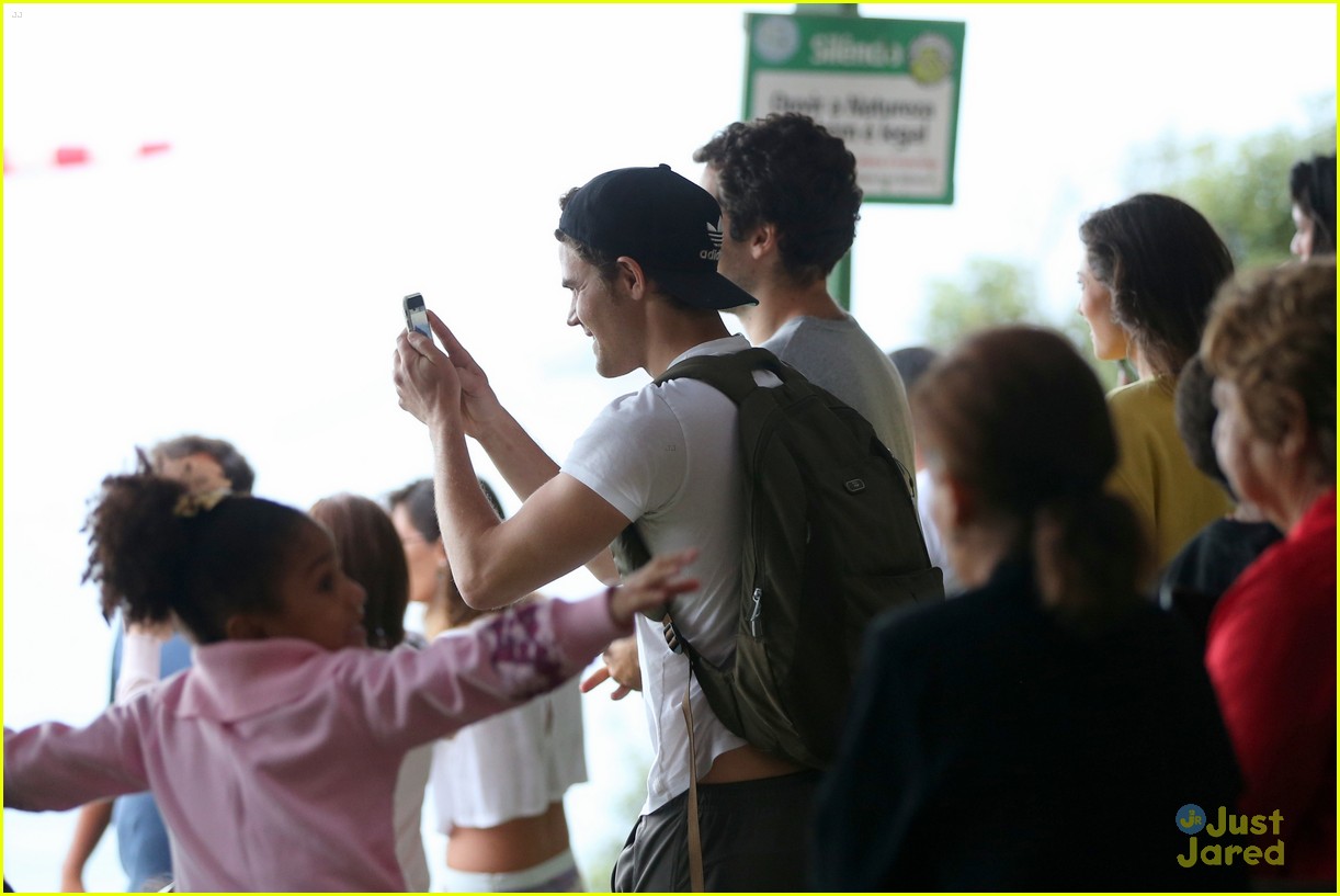 Paul Wesley & Phoebe Tonkin Couple Up While Touring Rio! | Photo 807686 ...