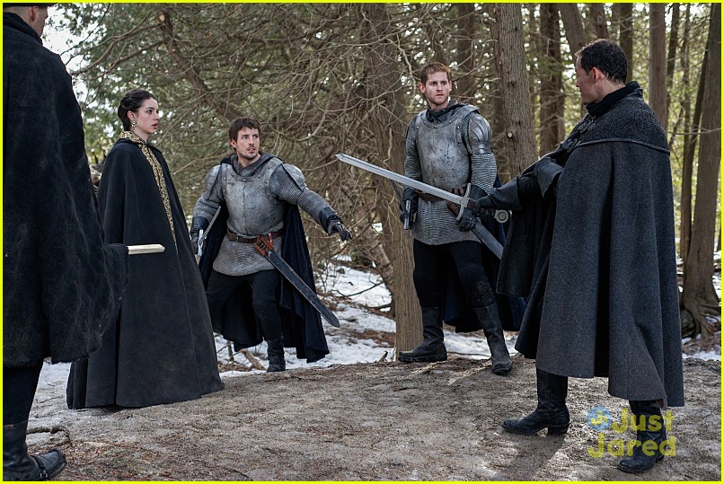 The Castle Comes Under Siege on Tonight's 'Reign' | Photo 809638 ...