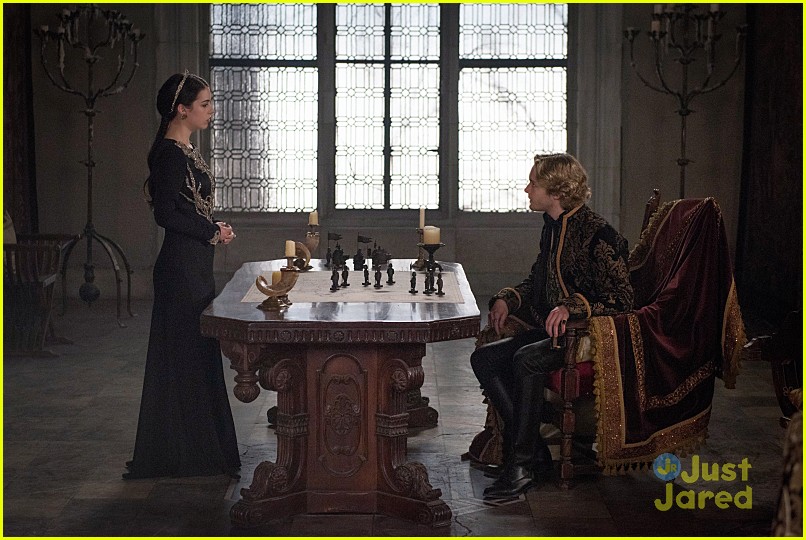 The Castle Comes Under Siege on Tonight's 'Reign' | Photo 809640 ...