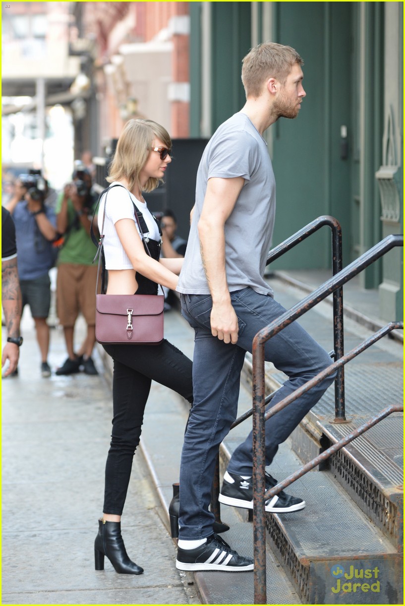 Taylor Swift Continues Holding Hands with Calvin Harris in the Big ...