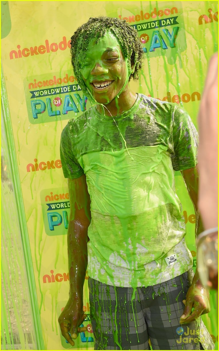 Isabela Moner & '100 Things' Cast Gets Slimed! | Photo 826208 - Photo ...