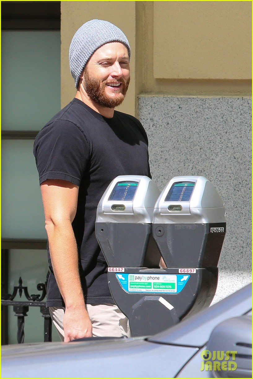 Supernatural's Jensen Ackles Still Has a Big Bushy Beard! | Photo ...