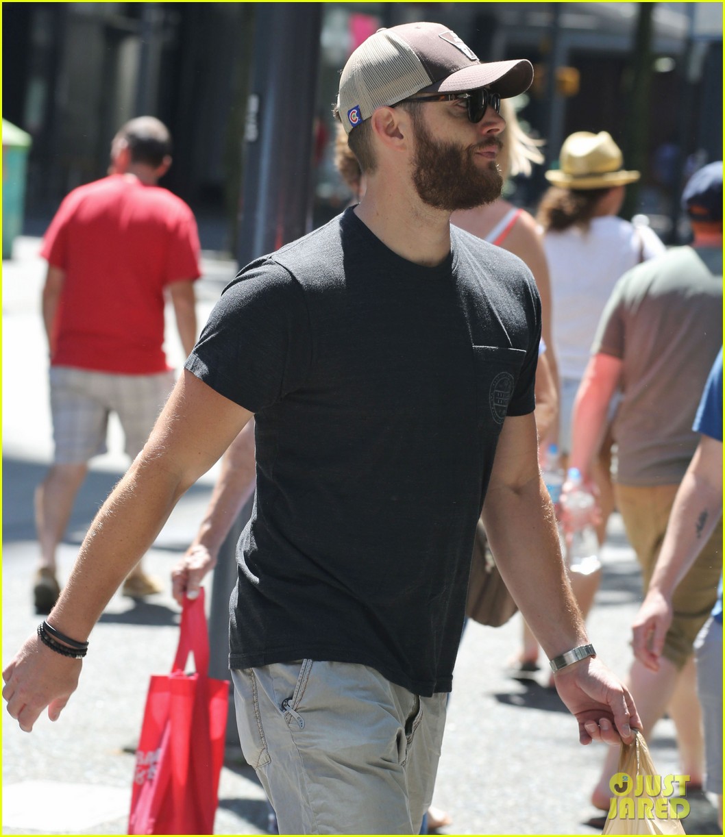 Supernatural's Jensen Ackles Still Has a Big Bushy Beard! | Photo ...