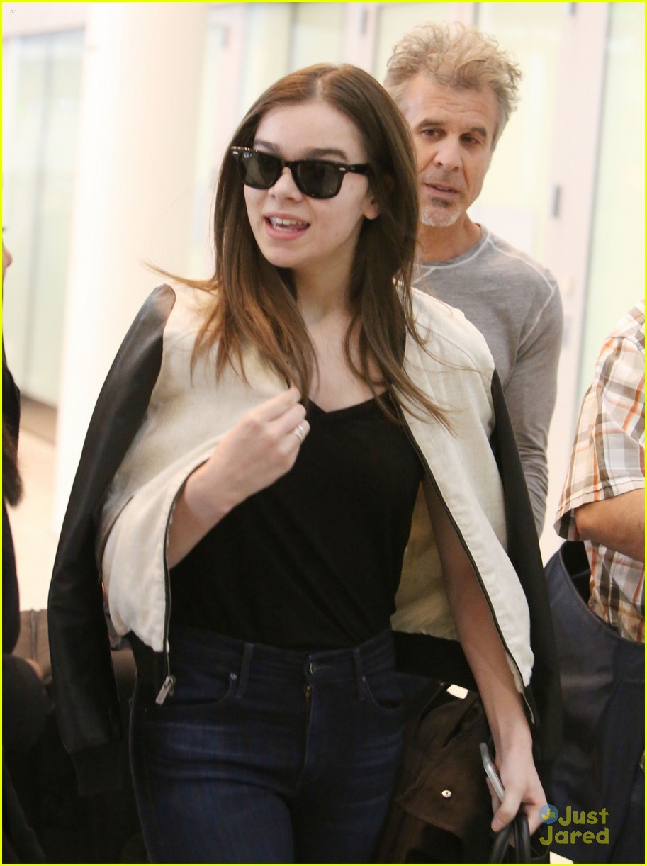 Bella Thorne Brings Gregg Sulkin With Her For MMVAs This Weekend ...