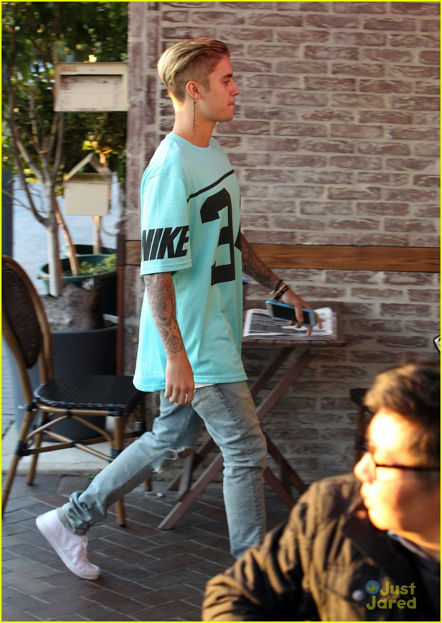 Full Sized Photo of justin bieber travels down to sydney for hillsong ...