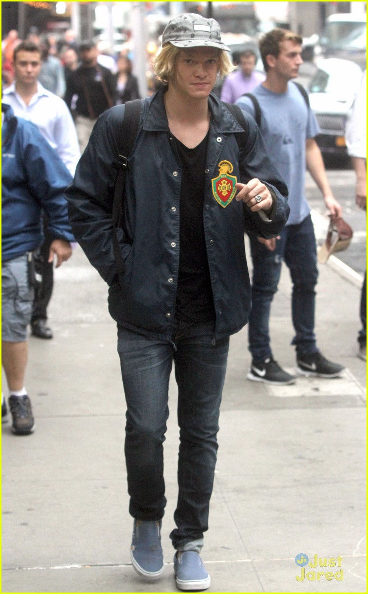 Cody Simpson Got a Tattoo on His Shoulder! | Photo 825950 - Photo ...