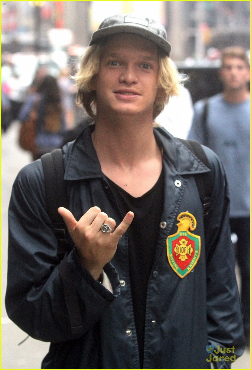 Cody Simpson Got a Tattoo on His Shoulder! | Photo 825956 - Photo ...