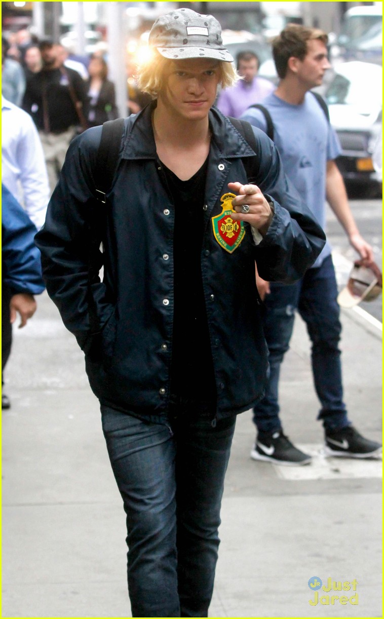 Cody Simpson Got a Tattoo on His Shoulder! | Photo 825958 - Photo ...