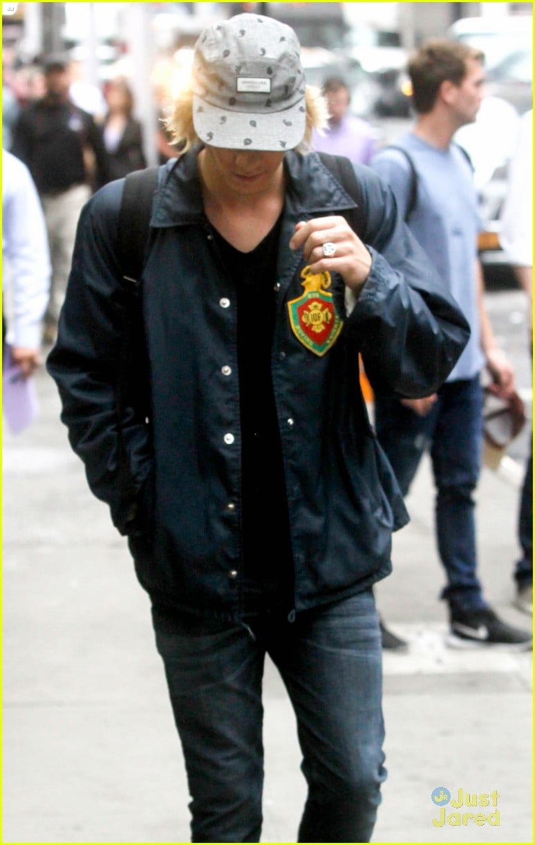 Cody Simpson Got a Tattoo on His Shoulder! | Photo 825959 - Photo ...