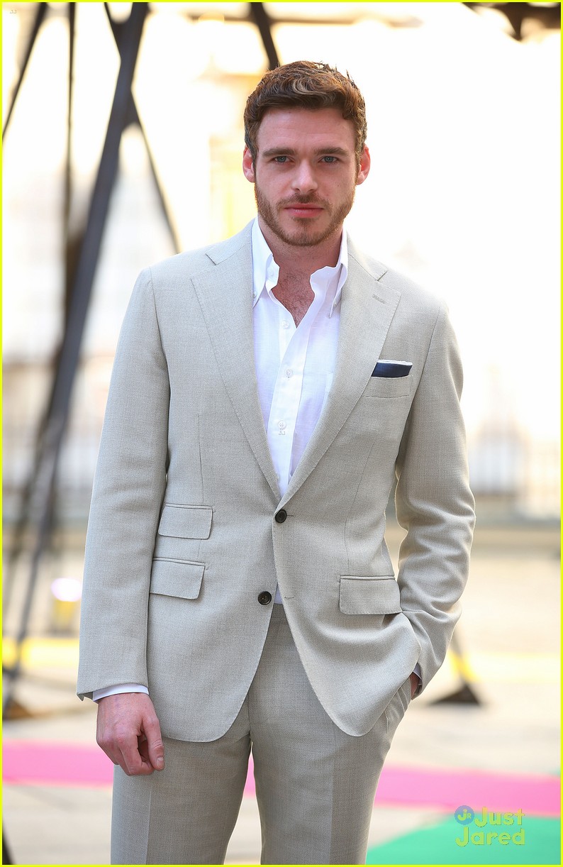 Douglas Booth & Richard Madden Suit Up For The Royal Academy's Summer ...