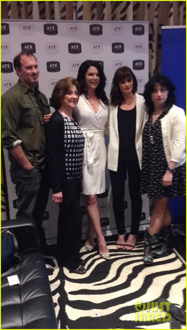 Full Sized Photo of lauren grahams tv daughters meet for the first time ...