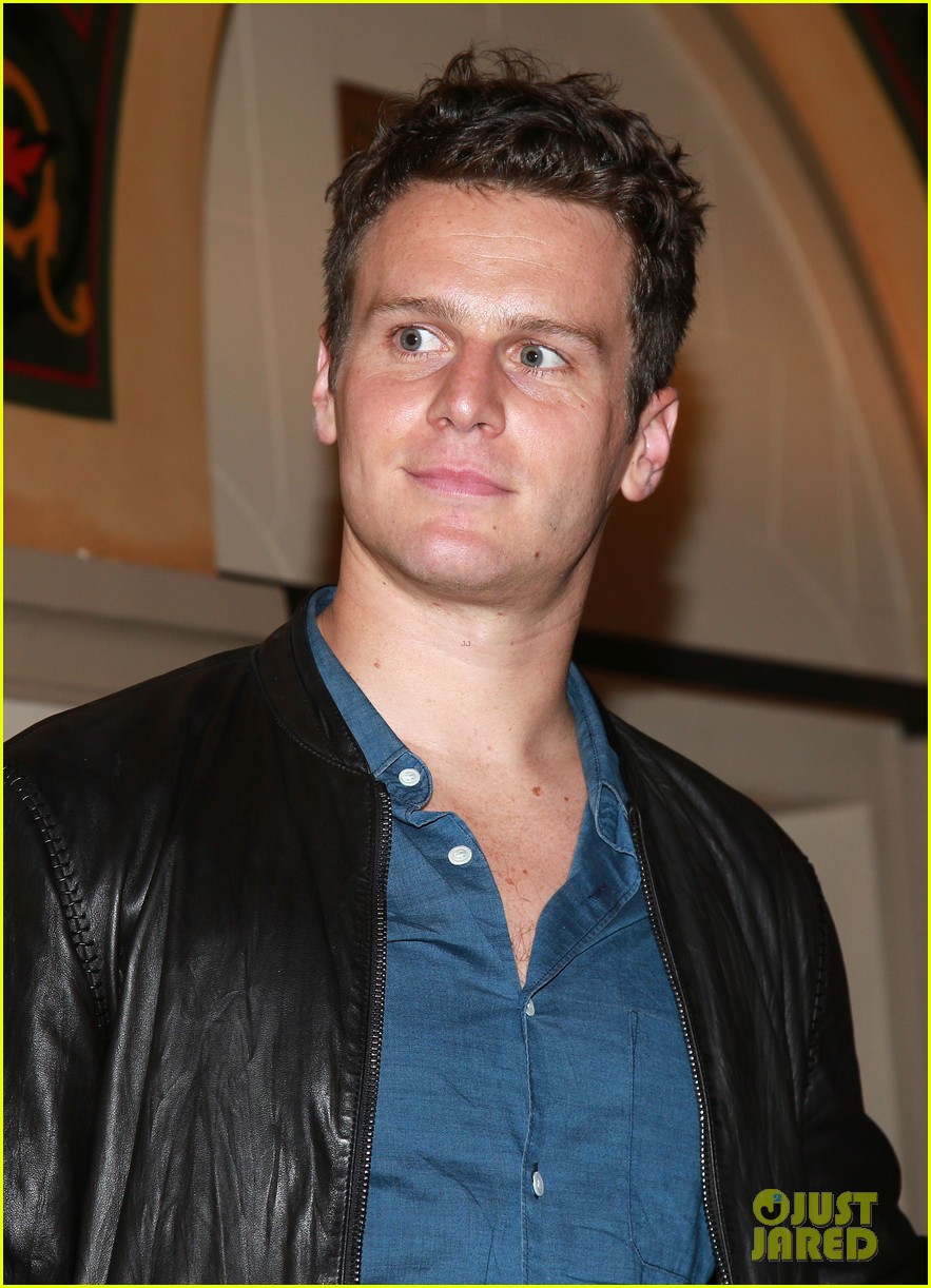 Jonathan Groff Takes the Stage in 'A New Brain' | Photo 830594 - Photo ...