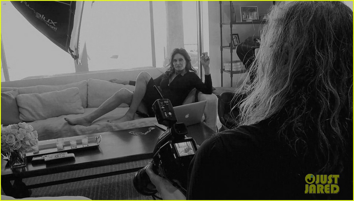 Kendall & Kylie Jenner's Dad Introduces the World to Caitlyn - First ...