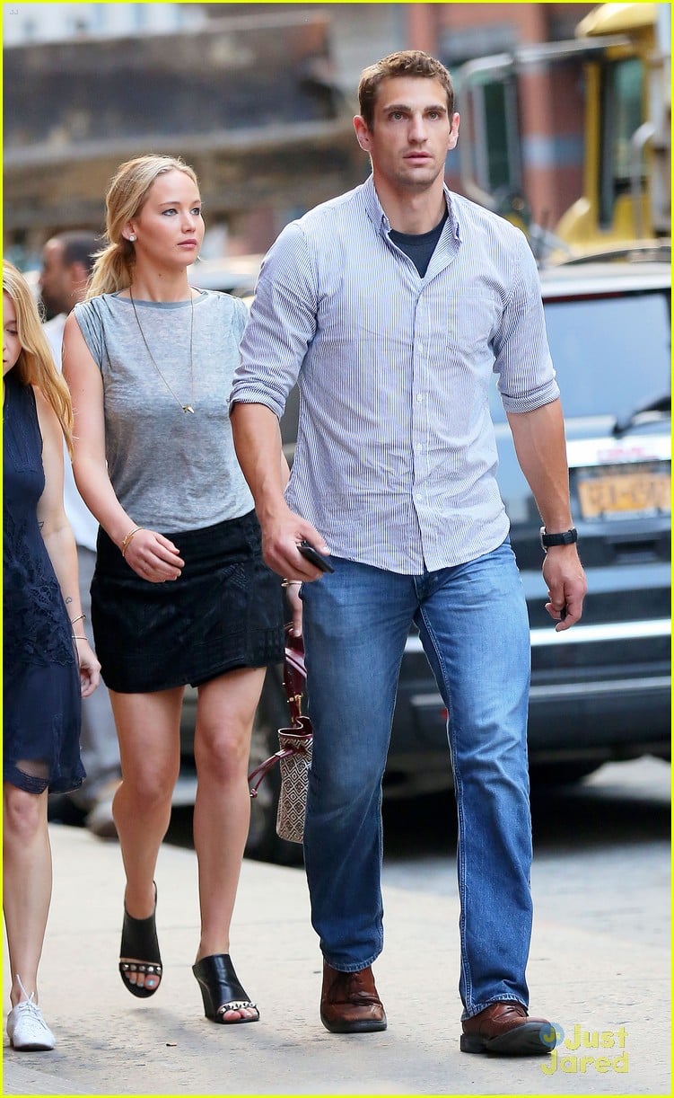 Jennifer Lawrence's New Bodyguard Is Really, Really Hot | Photo 824638 ...