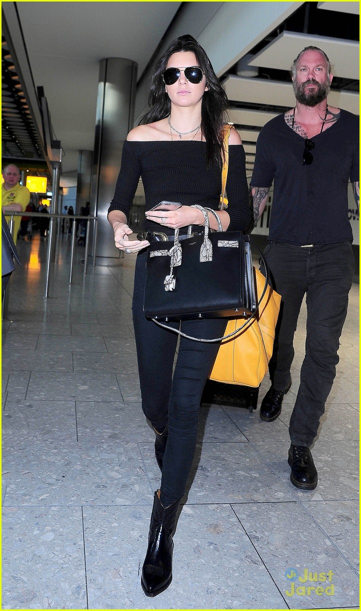 Kendall Jenner Walks In Givenchy Men's Fashion Show in Paris - See The ...