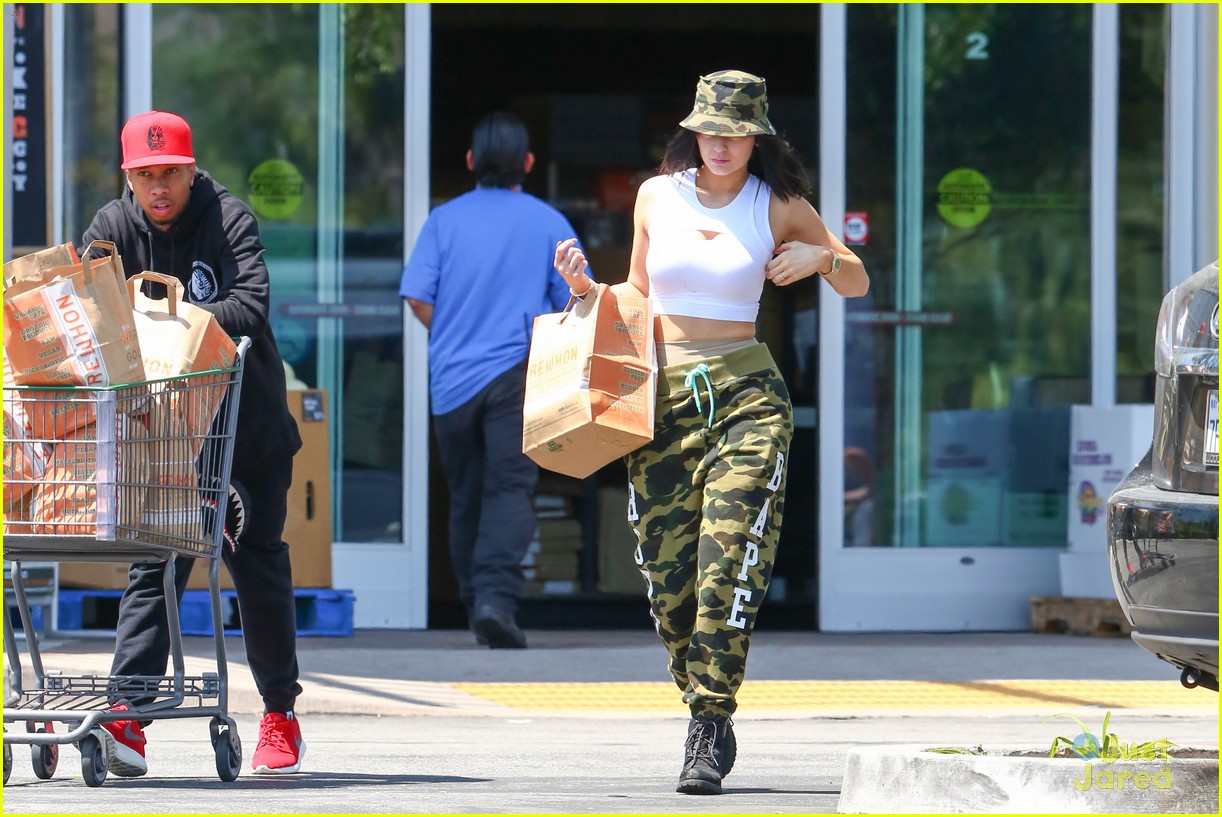 Kylie Jenner Goes Camouflage for Shopping with Beau Tyga | Photo 824400 ...