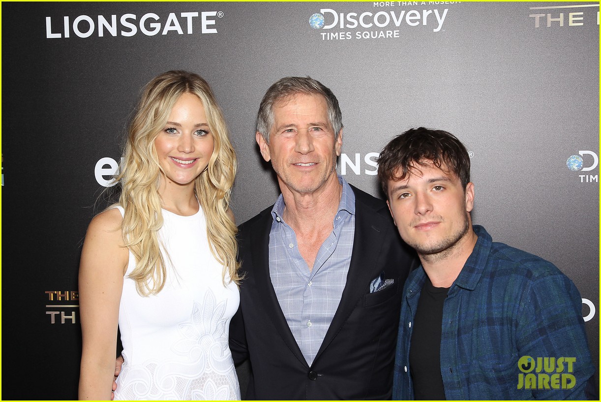 Full Sized Photo of jennifer lawrence reunites hunger games cast ...